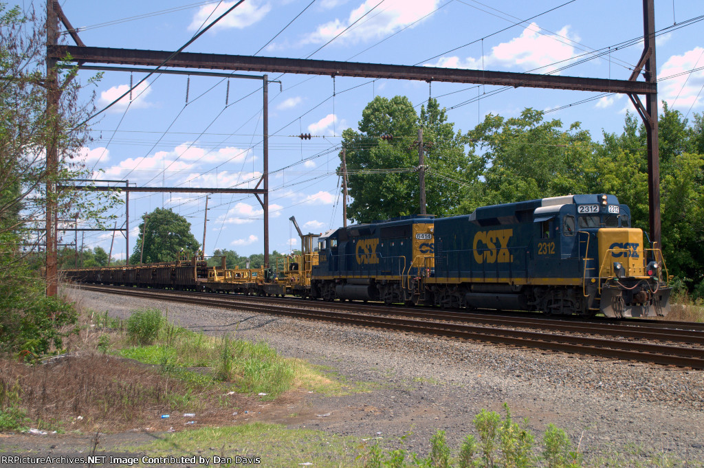 CSX Road Slug 2312 leads W037